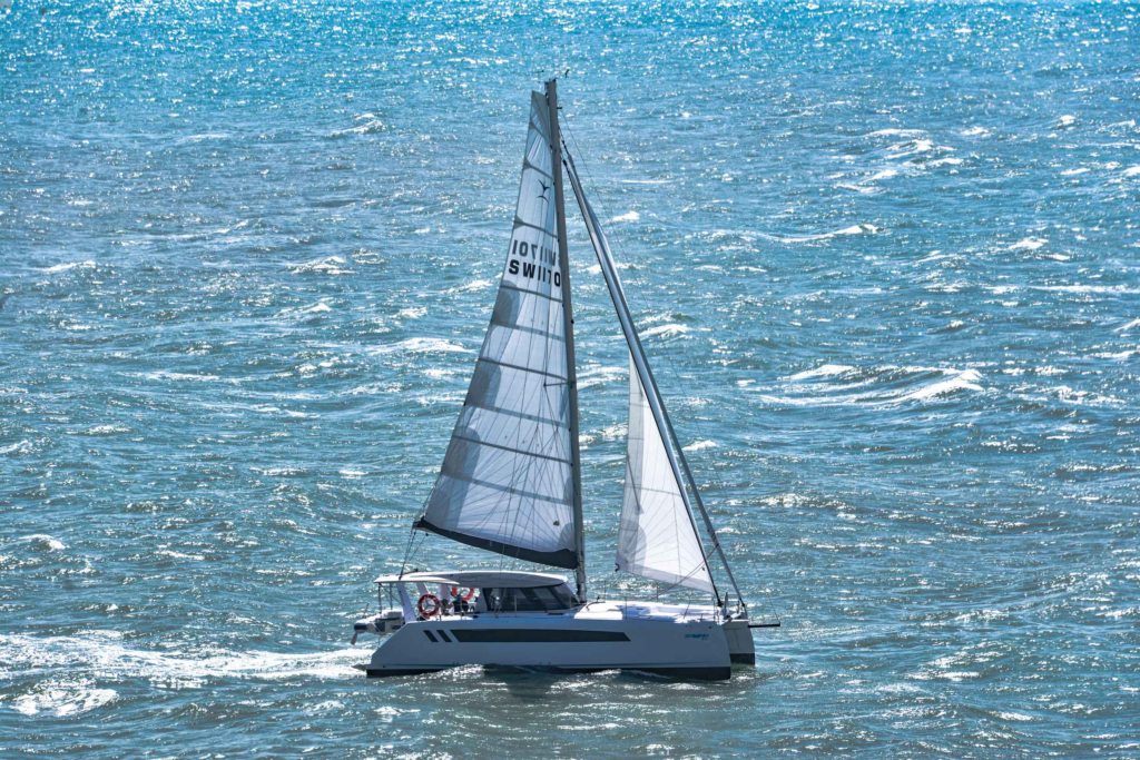 Catamarans Seawind 1170 Photos Sailing Exteriors and Interiors